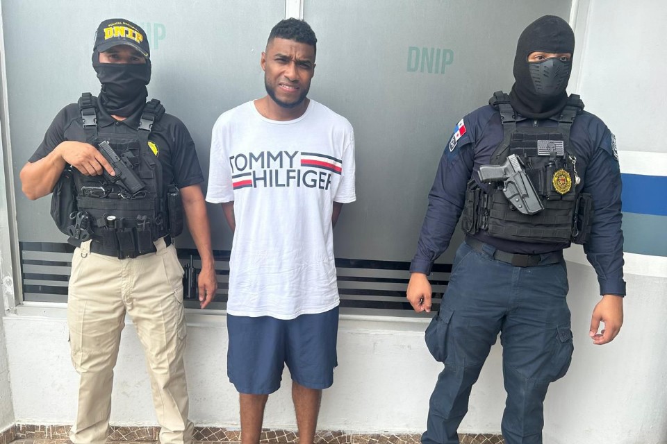 Deportaron a Ecuador a 'Negro Tulio'; es considerado un peligroso terrorista | Día a Día